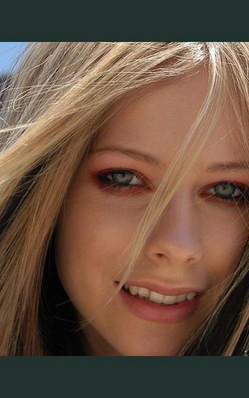 Discover Your Inner Pop Punk Queen of 2004